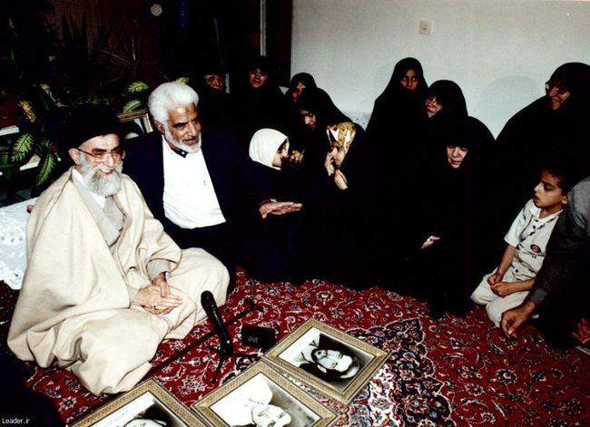 Pictures of Imam Khamenei with Children - Off-Topic - ShiaChat.com