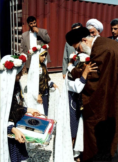 Pictures of Imam Khamenei with Children - Off-Topic - ShiaChat.com