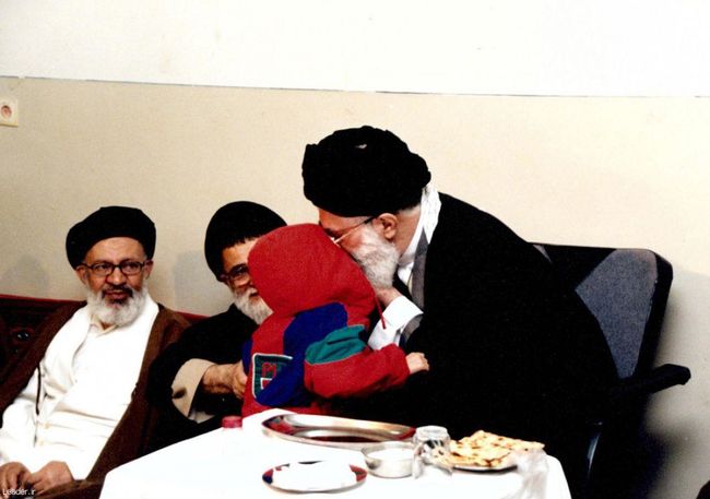Pictures of Imam Khamenei with Children - Off-Topic - ShiaChat.com