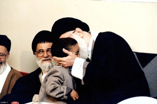 Pictures of Imam Khamenei with Children - Off-Topic - ShiaChat.com