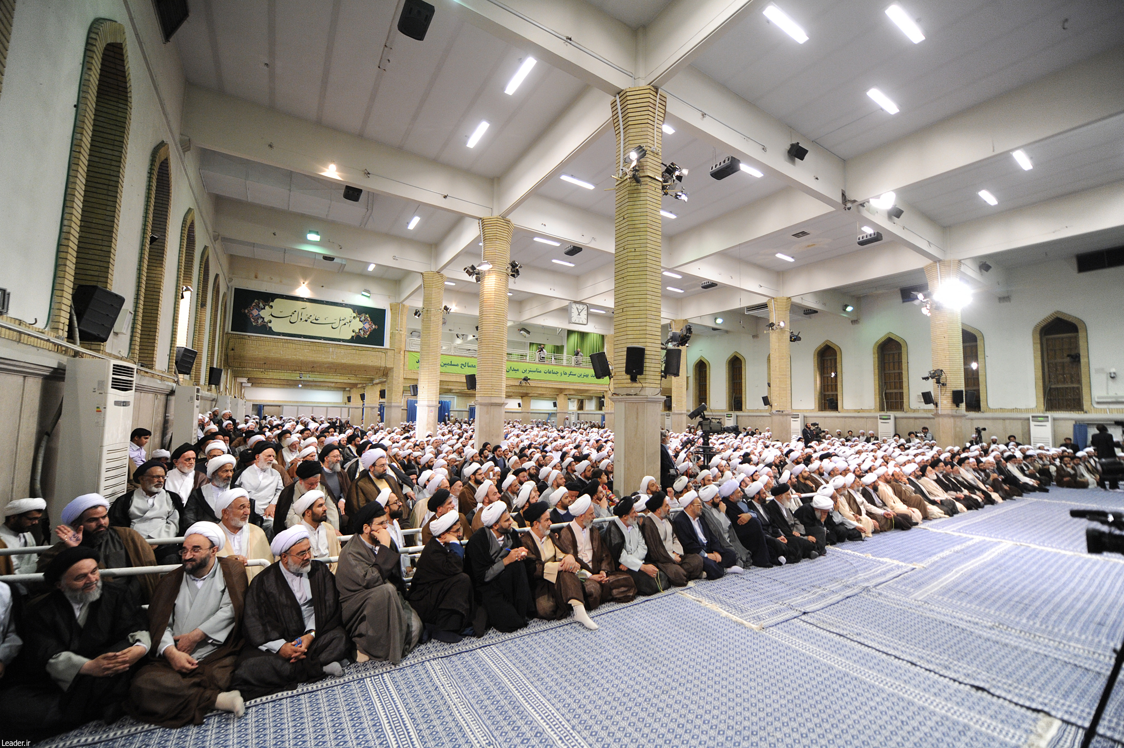 Ayatollah Khamenei meets with the Imams of Tehran Province mosques ...