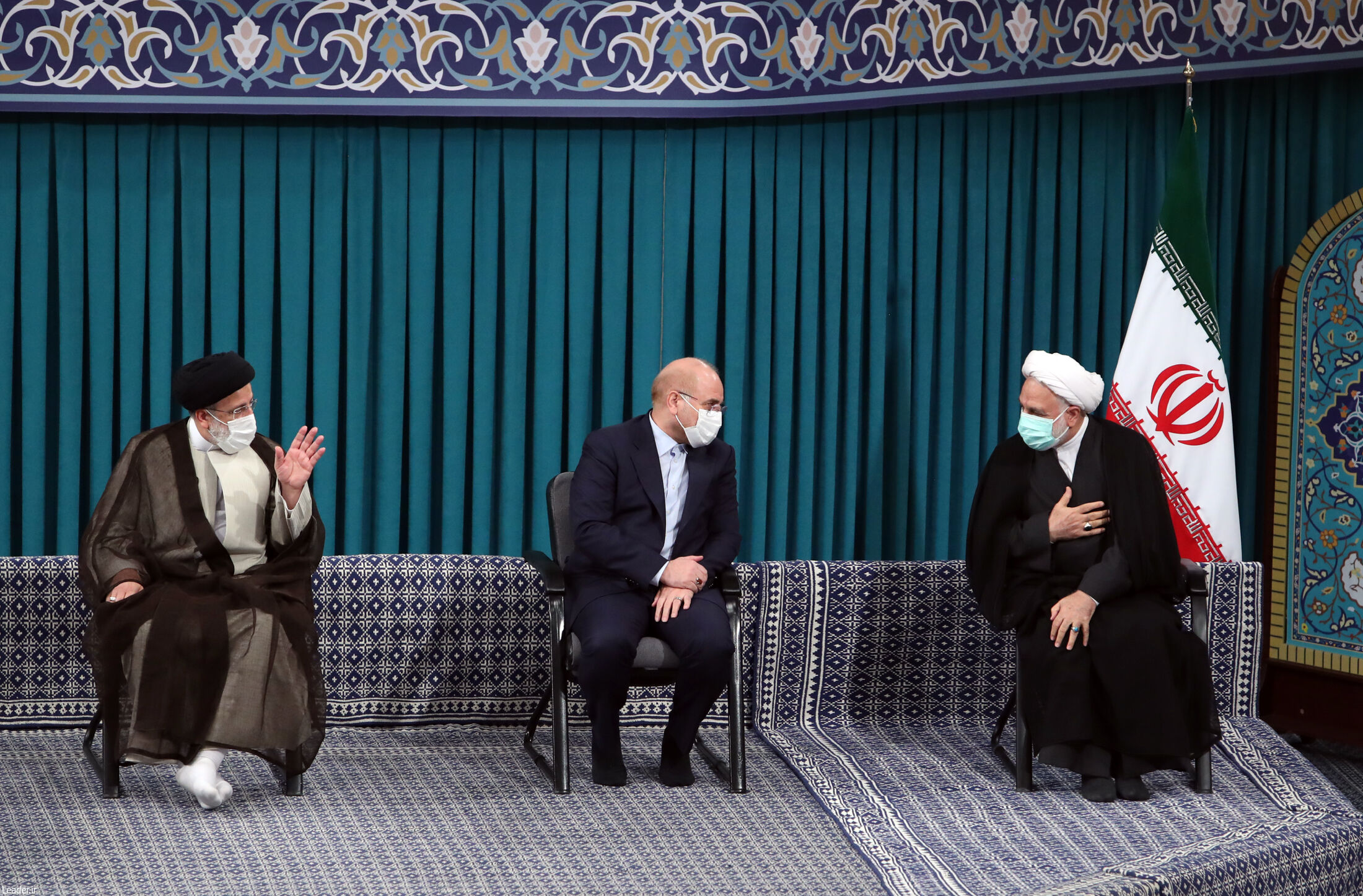 دیدار جمعی از مسئولان نظام و میهمانان کنفرانس وحدت اسلامی :: Leader.ir